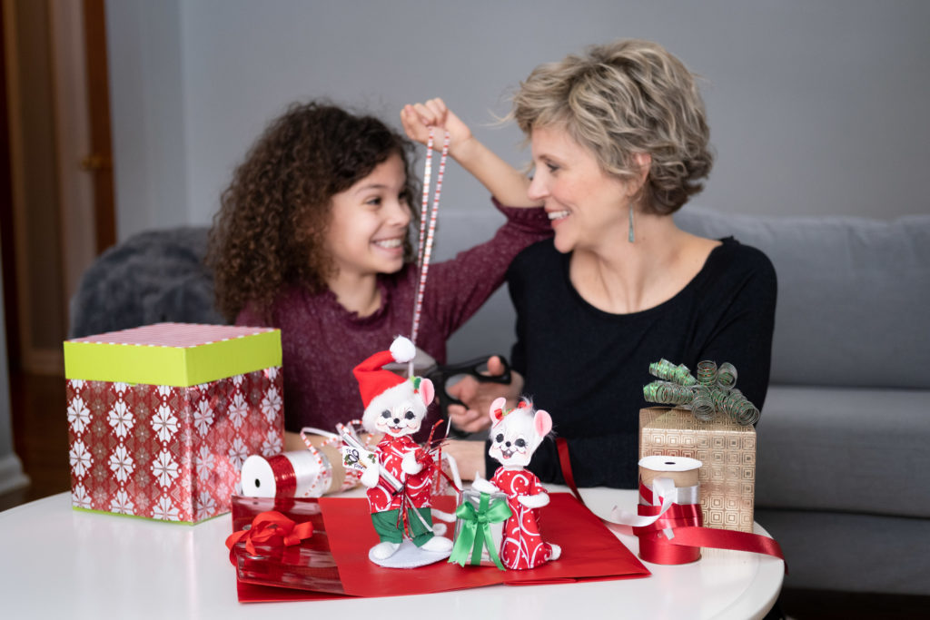 6in Christmas Swirl Wrapping Mouse - Annalee Dolls