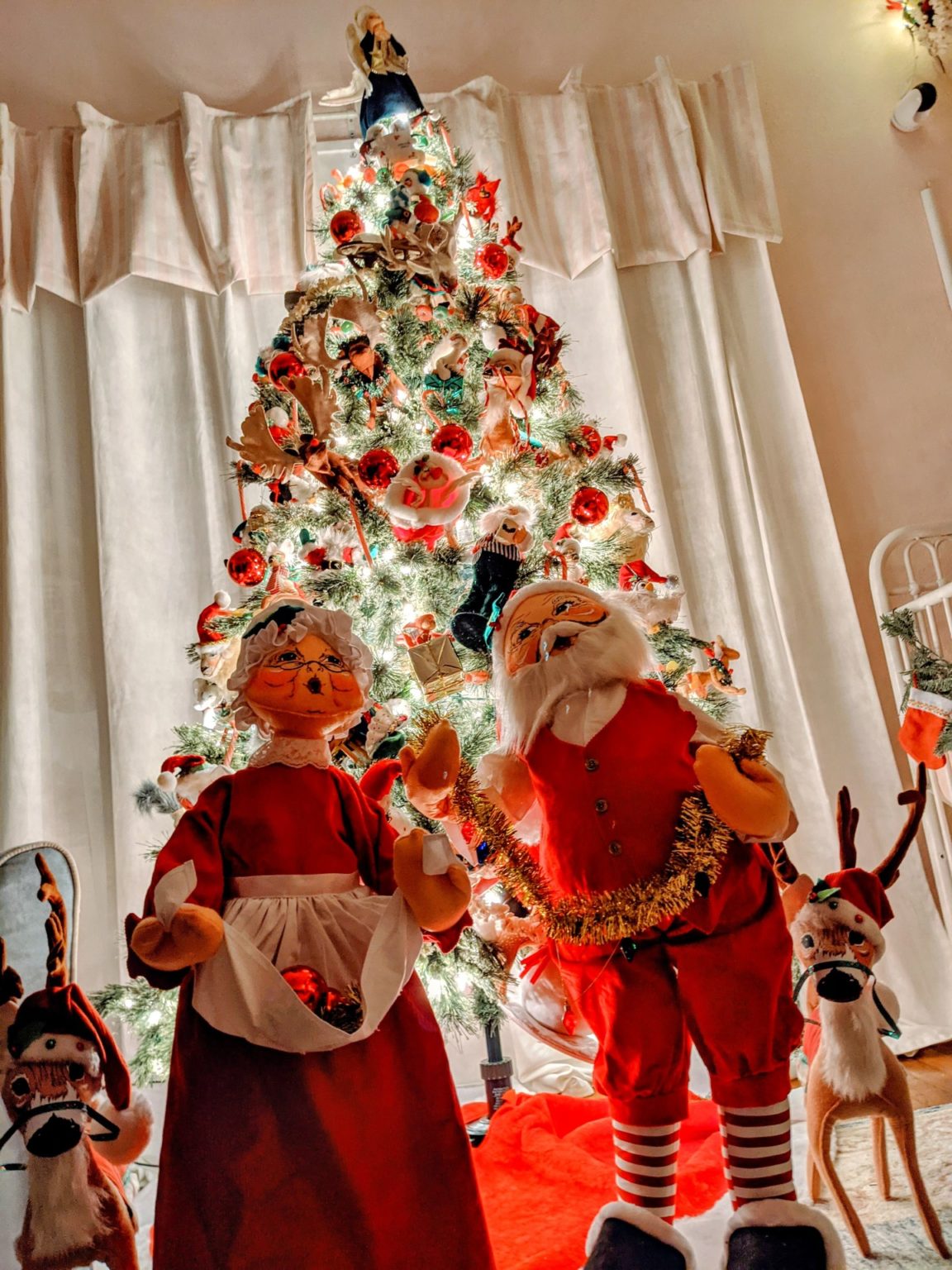 2020 Holiday Photo Contest Winners - Annalee Dolls