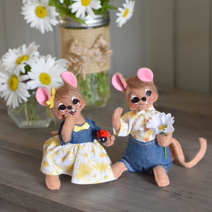 5in Boy Mouse with Daisy - Annalee Dolls