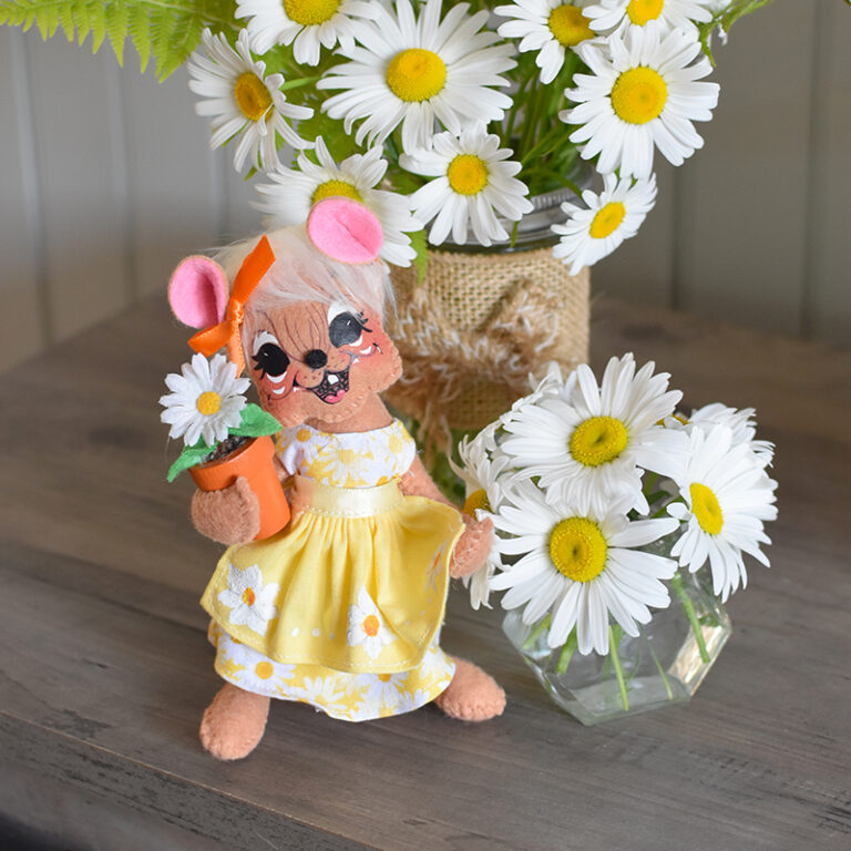 6in Daisy Girl Mouse - Annalee Dolls