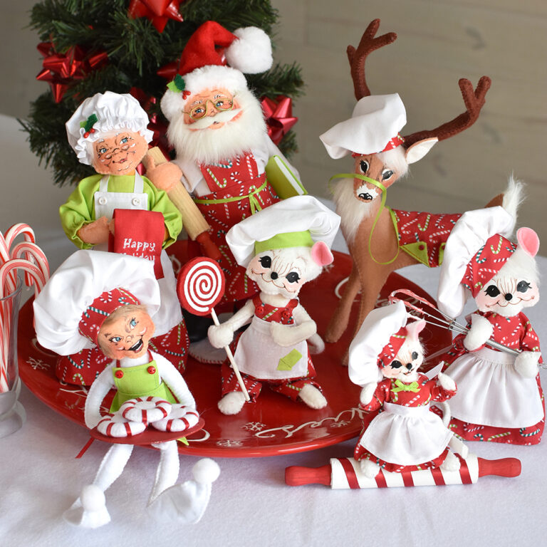 9in Holiday Sweets Elf - Annalee Dolls