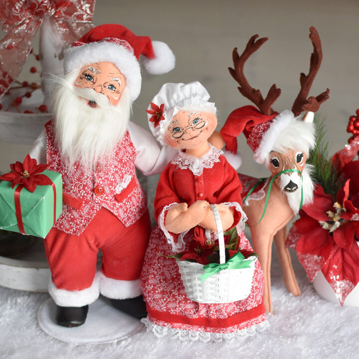 15in Poinsettia Santa - Annalee Dolls
