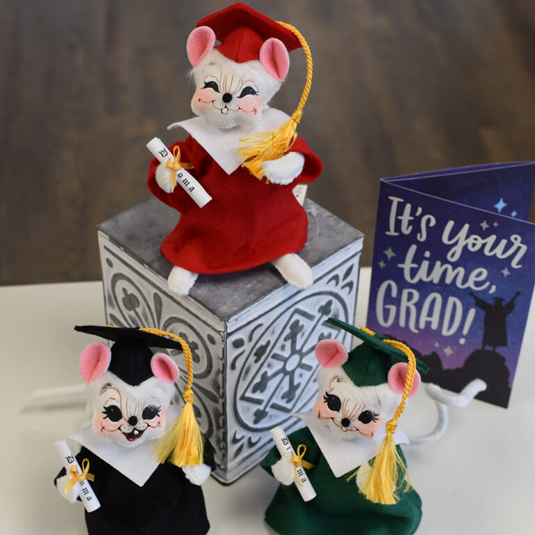 6in Personalized Graduation Mouse - Annalee Dolls