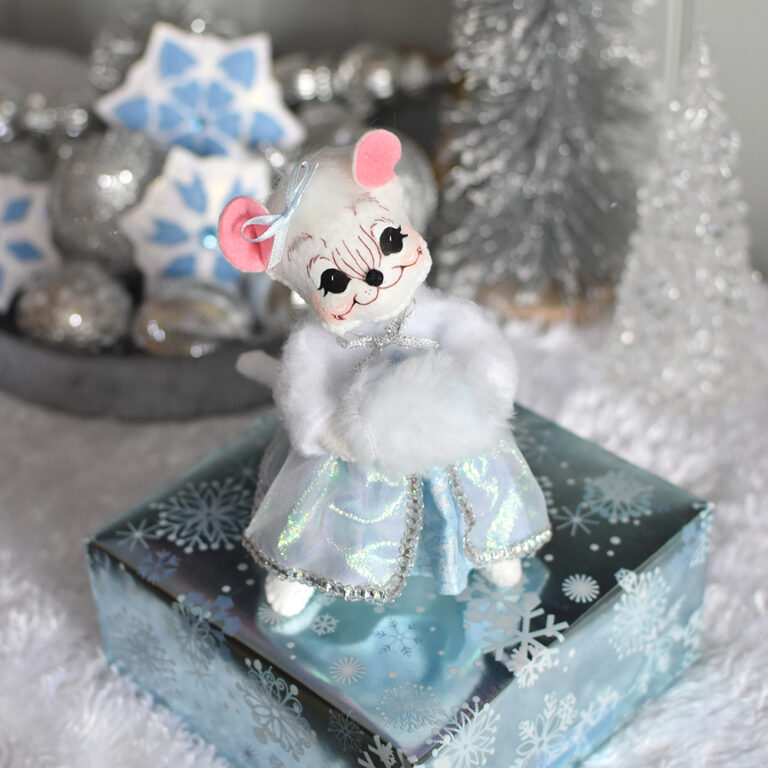 6in Frosty Girl Mouse - Annalee Dolls