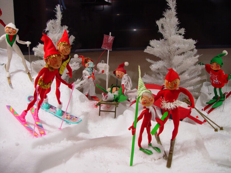 2023 Holiday Photo Contest Winners - Annalee Dolls