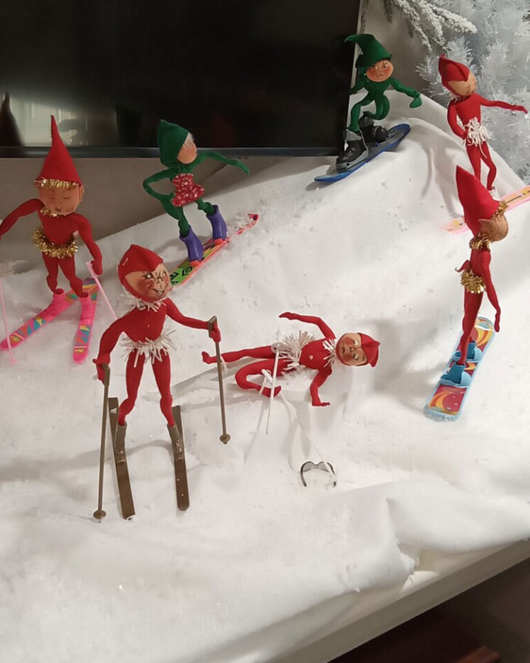 2023 Holiday Photo Contest Winners - Annalee Dolls