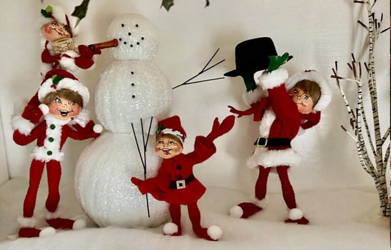 2023 Holiday Photo Contest Winners - Annalee Dolls
