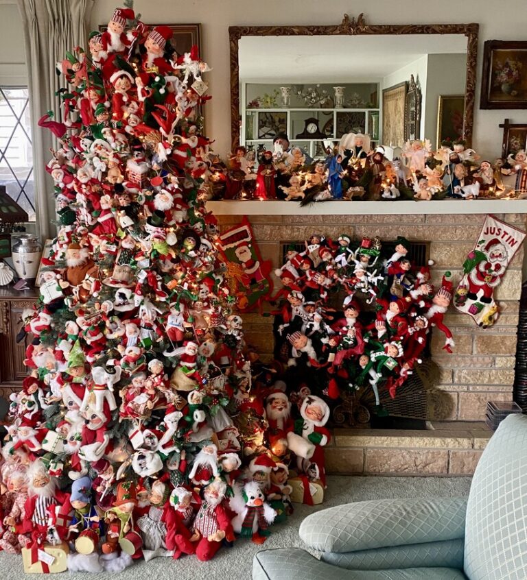 2025 Holiday Photo Contest Winners - Annalee Dolls